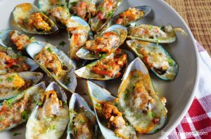 Cheesy Garlic Mussels | I Heart Recipes