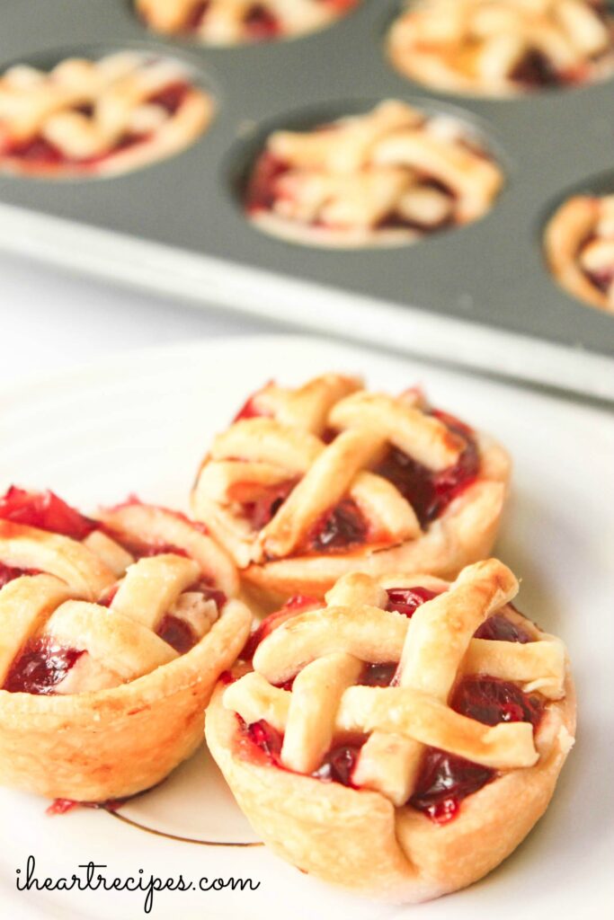 Mini Cherry Pie Bites | I Heart Recipes