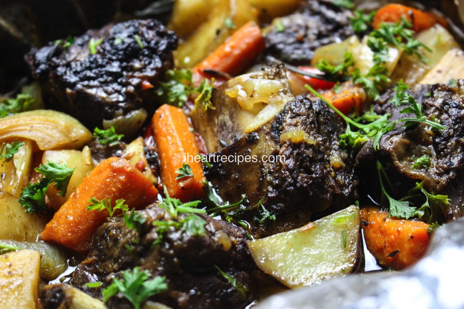 Easy Slow Cooker Short Ribs | I Heart Recipes