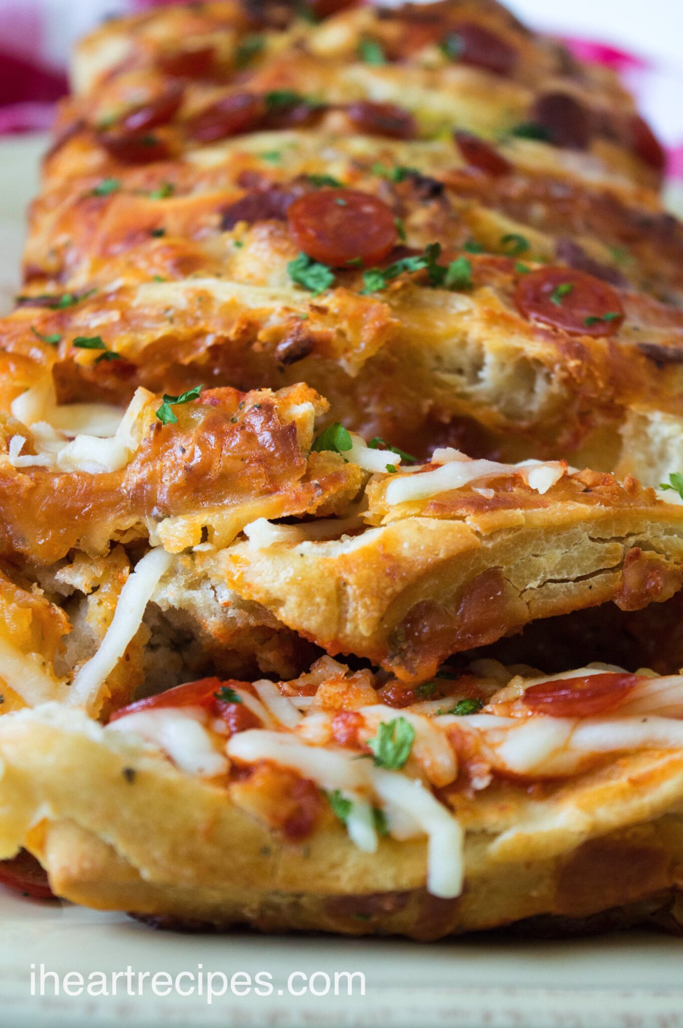 Pepperoni Pull-Apart Pizza Bread | I Heart Recipes