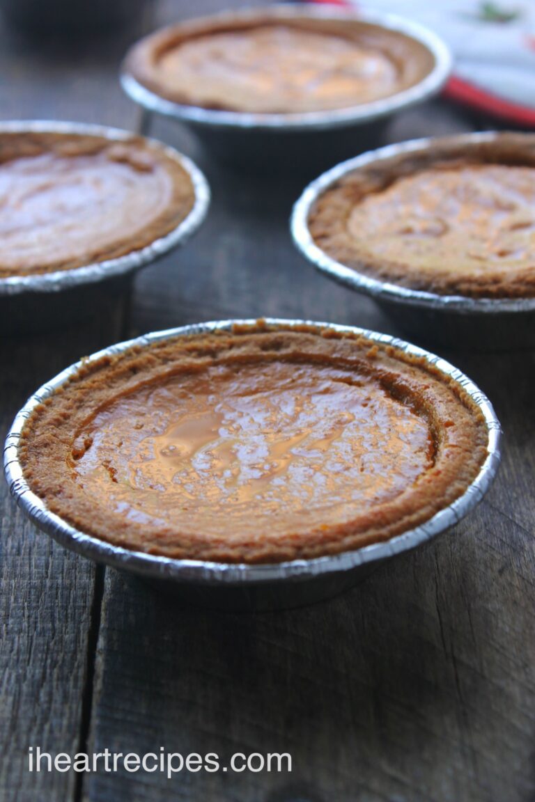 The Perfect Personal Size Pumpkin Pies - I Heart Recipes