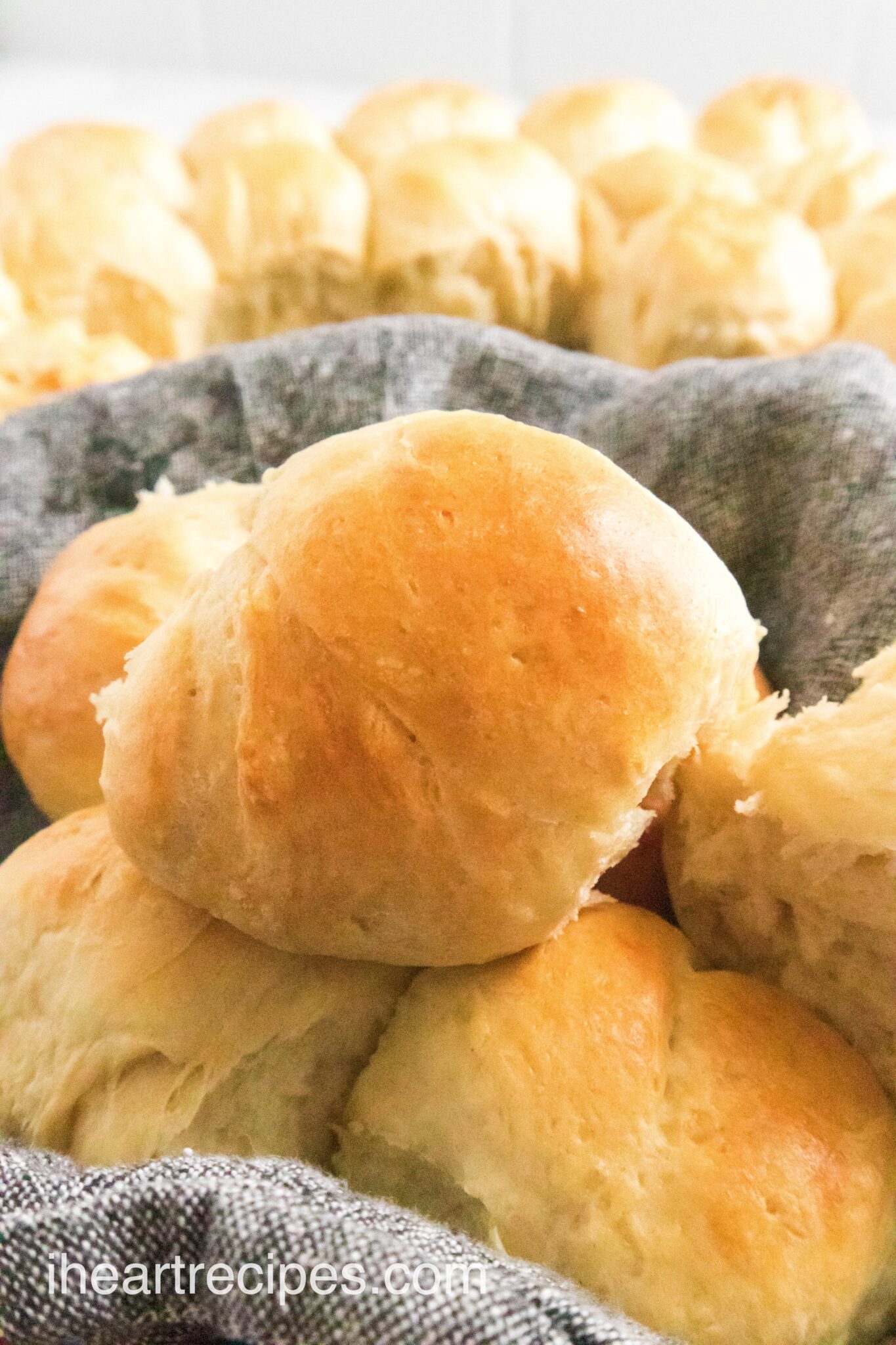 The Easiest Sweet Dinner Rolls Recipe | I Heart Recipes