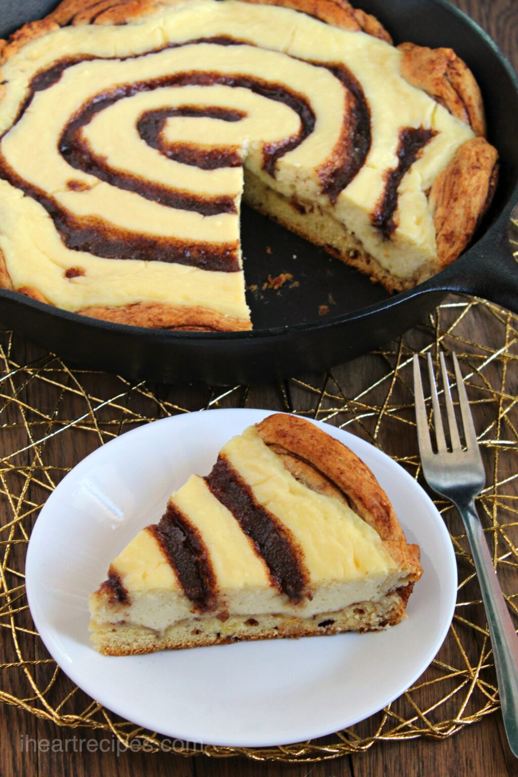 Semi-Homemade Cinnamon Roll Cheesecake | I Heart Recipes