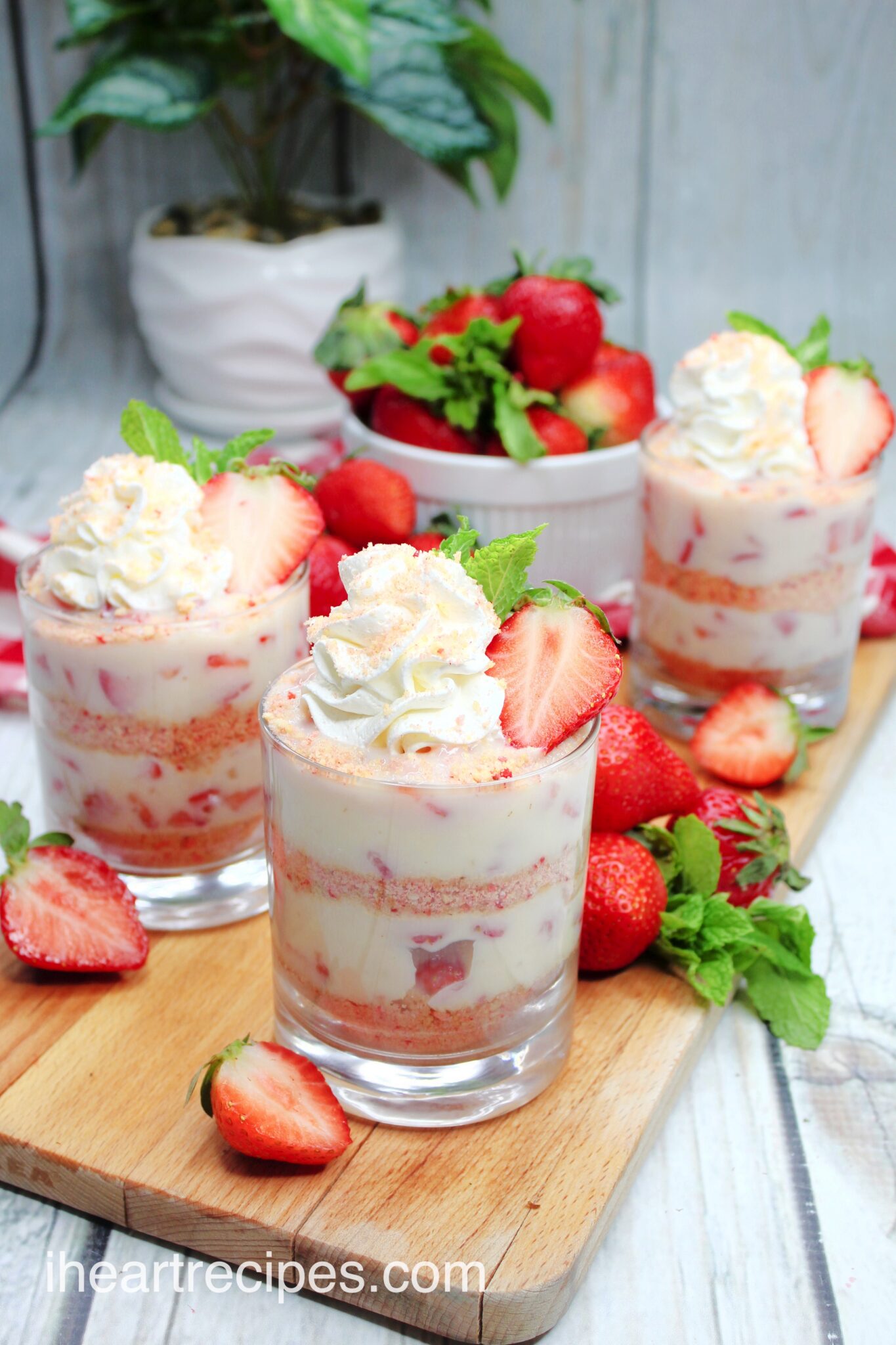 Creamy Strawberry Shortcake Cups | I Heart Recipes