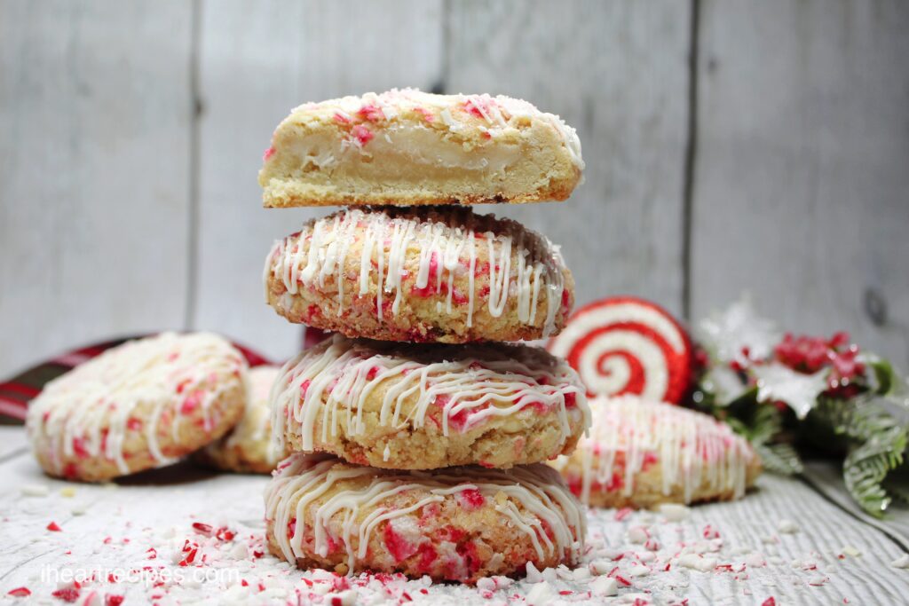 Peppermint Cheesecake Stuffed Cookies | I Heart Recipes