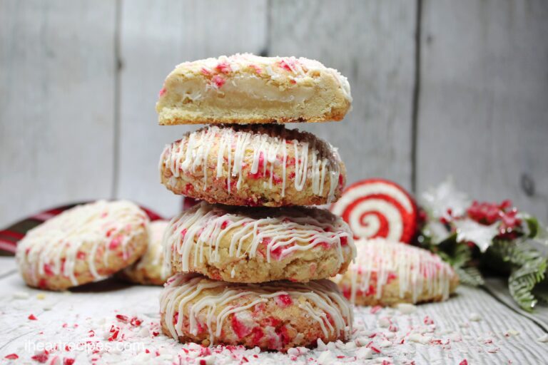Peppermint Cheesecake Stuffed Cookies | I Heart Recipes