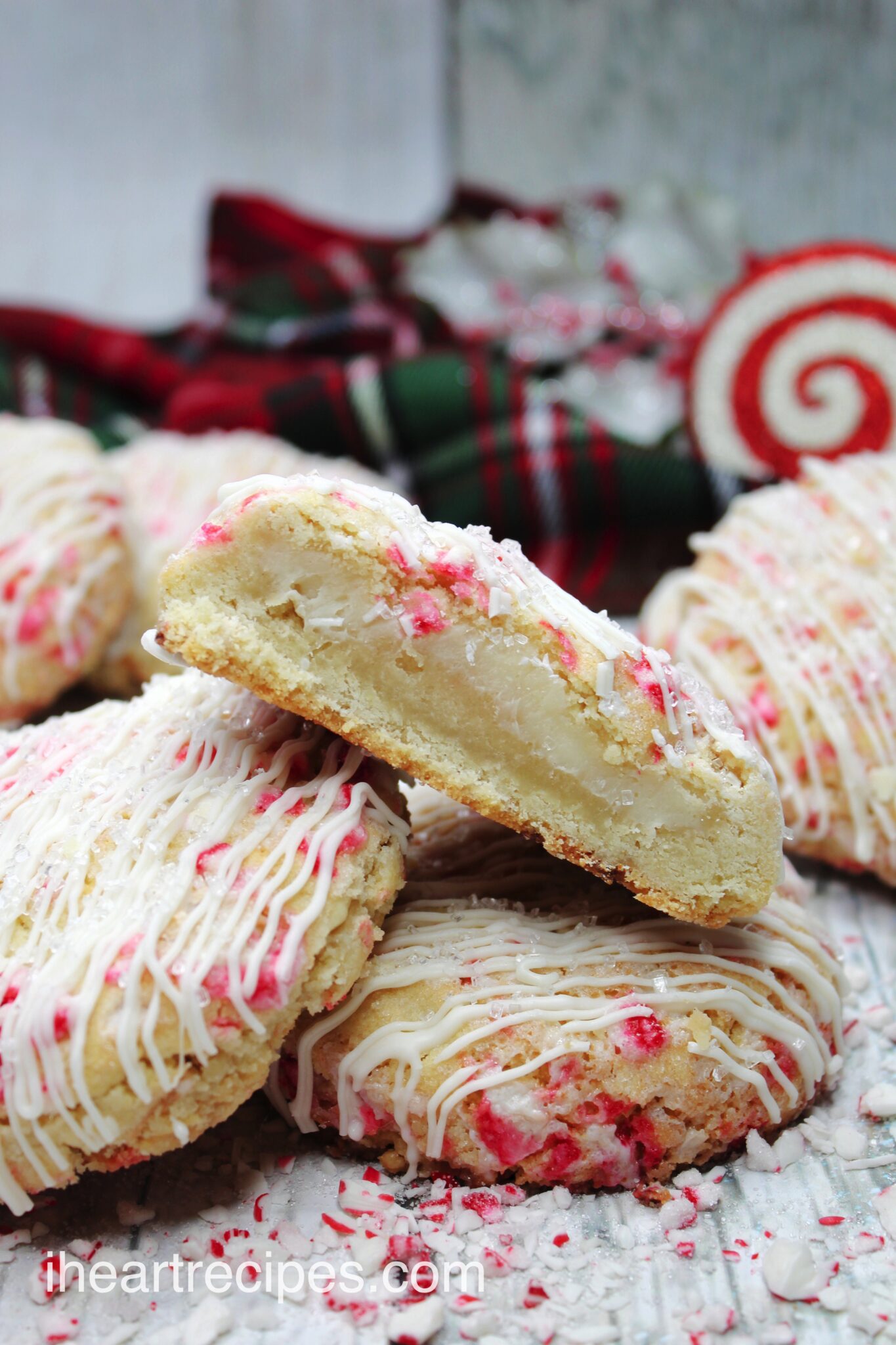 Peppermint Cheesecake Stuffed Cookies | I Heart Recipes
