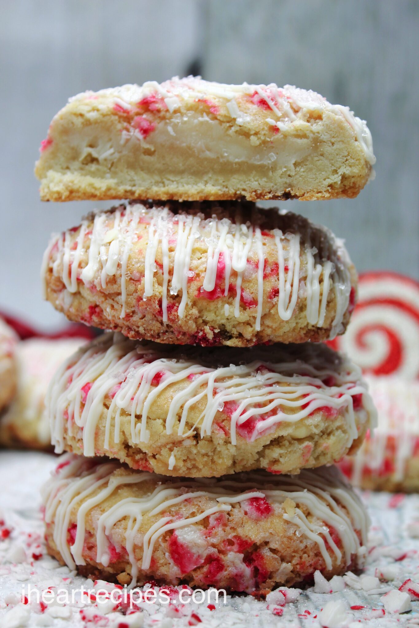 Peppermint Cheesecake Stuffed Cookies | I Heart Recipes