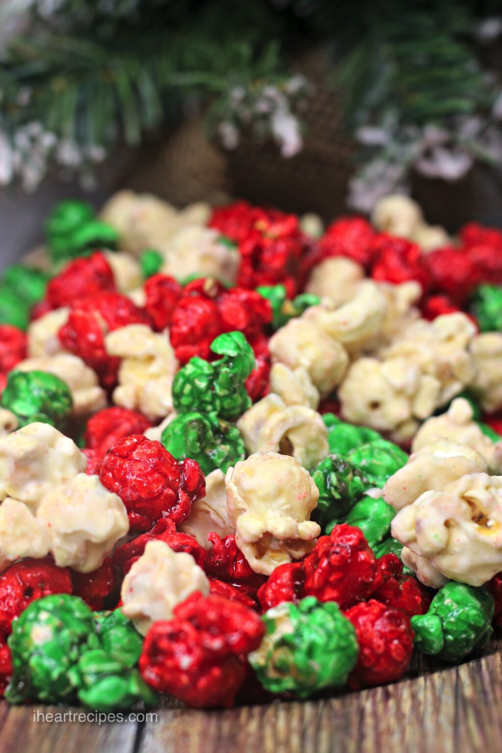 Red Velvet & Mint Christmas Popcorn - I Heart Recipes