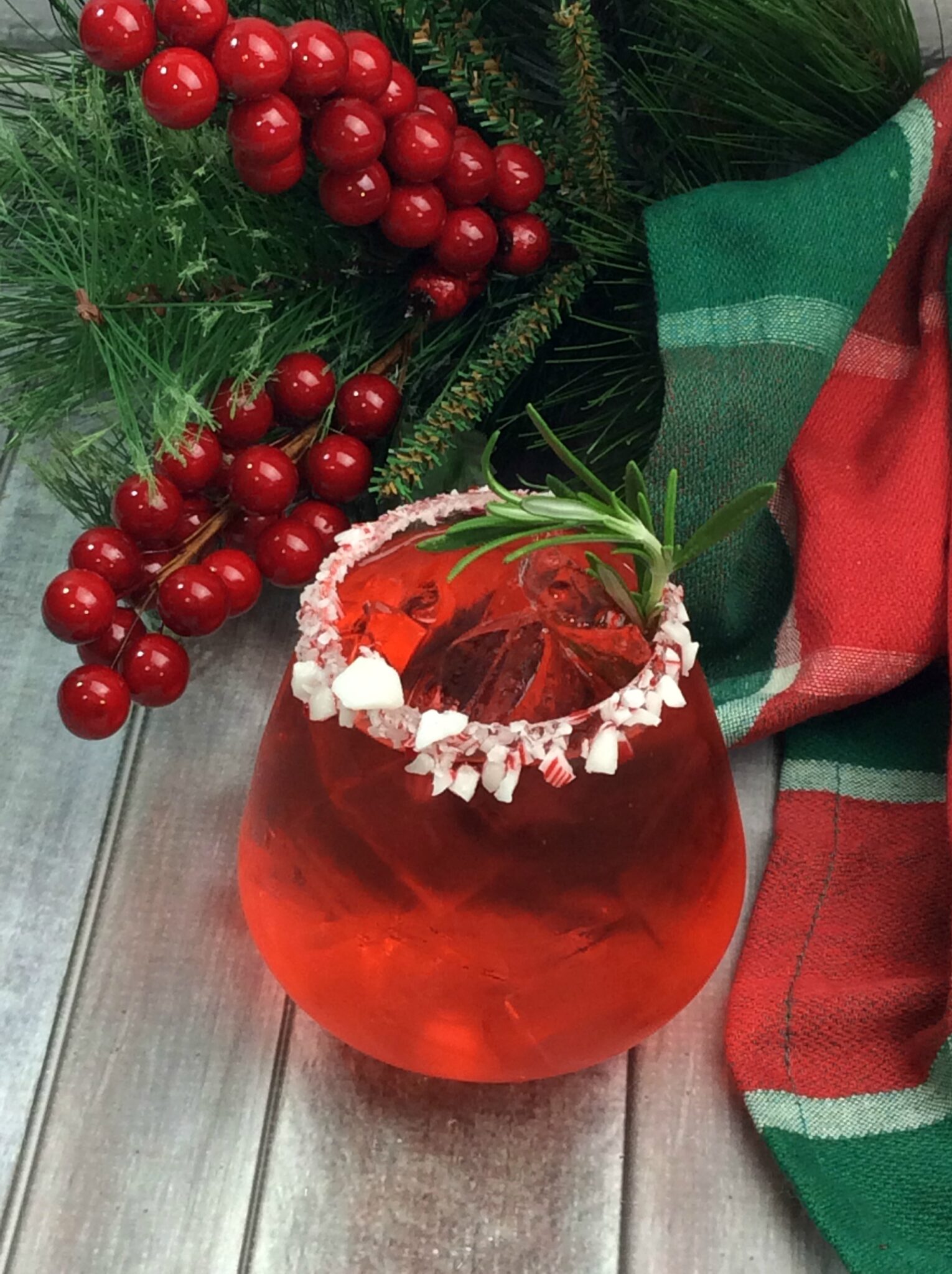 Jolly Candy Cane Cocktail | I Heart Recipes